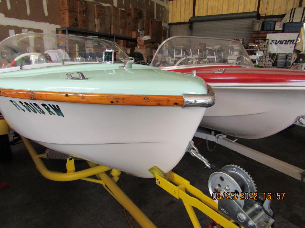 14 Feet 1959 Bowman fiberglass runabout - 42416 | Antique Boat America