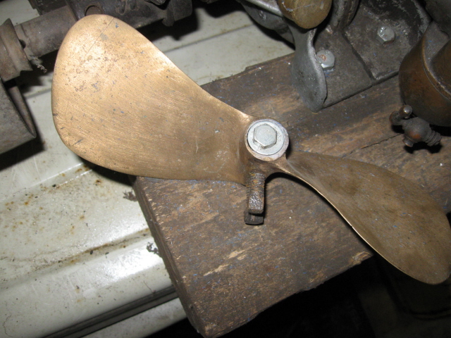 Feet 1920's Dispro Model E engine - 29201 | Antique Boat America