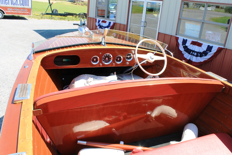 17 Feet 1957 Chris Craft Deluxe Runabout - 30292 | Antique Boat America