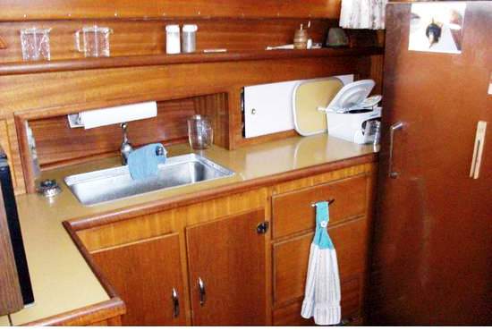 32 Feet 1967 Pacemaker Cruiser - 30837 | Antique Boat America