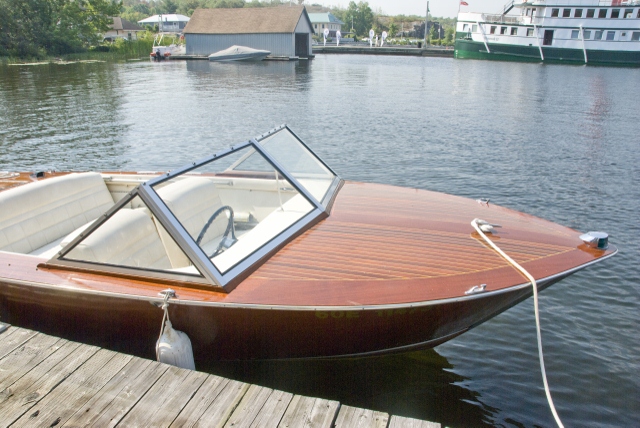 18 Feet 1972 Greavette Runabout - 31060 | Antique Boat America
